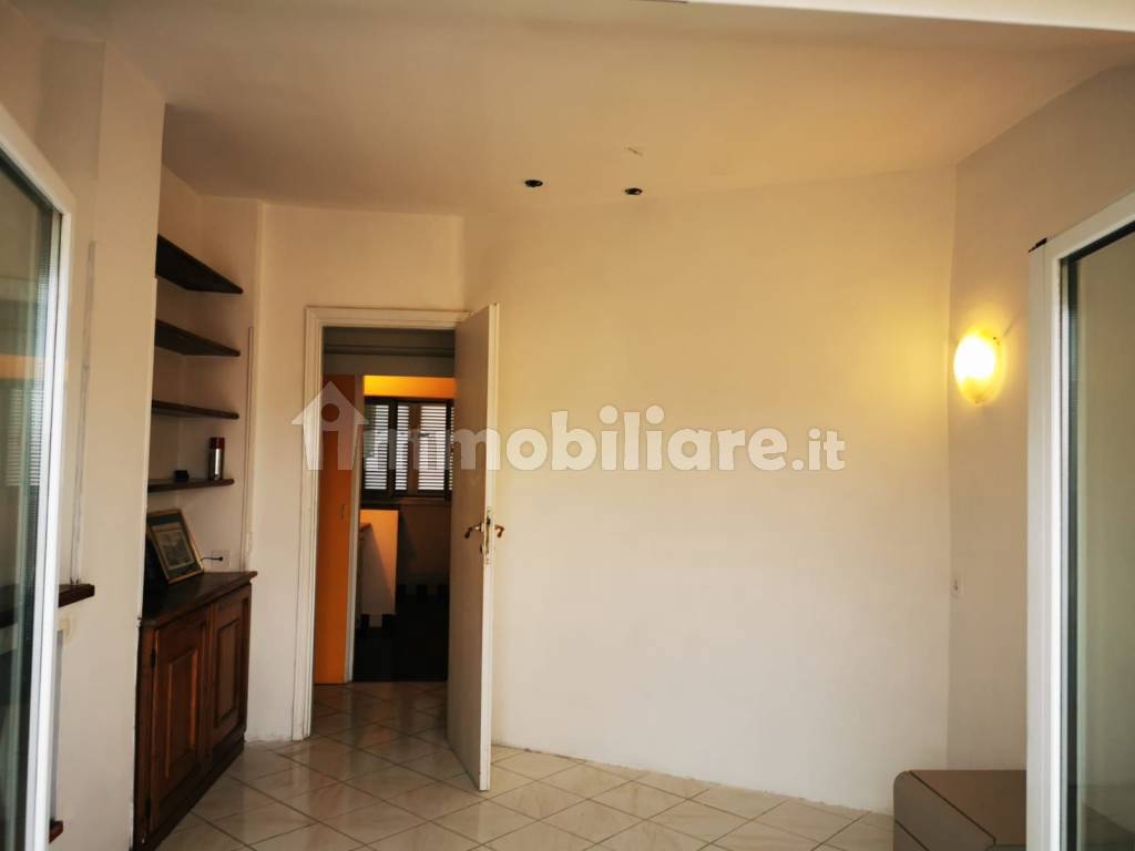 Vendita Mansarda in via del Risaro Roma. Buono stato, con balcone, rif ...