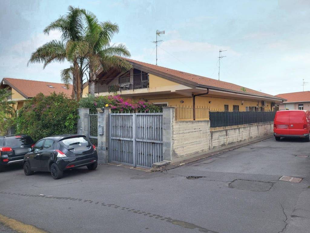 Vendita Villa a schiera San Pietro Clarenza. Ottimo stato, posto auto ...
