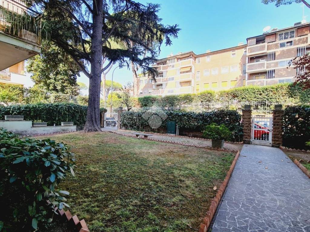 Vendita Appartamento Roma. Quadrilocale in via Orti Di Flaviani. Buono ...