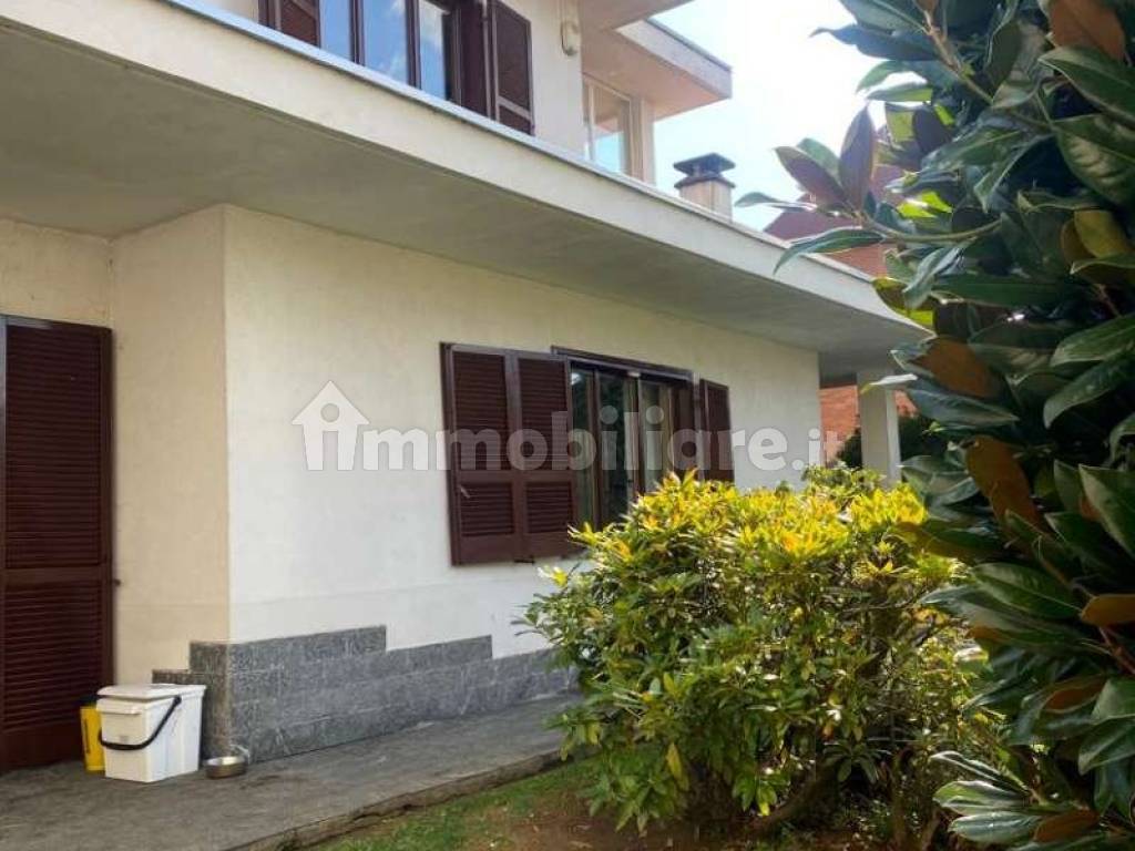 Vendita Villa bifamiliare Galliate. Ottimo stato, posto auto, con ...