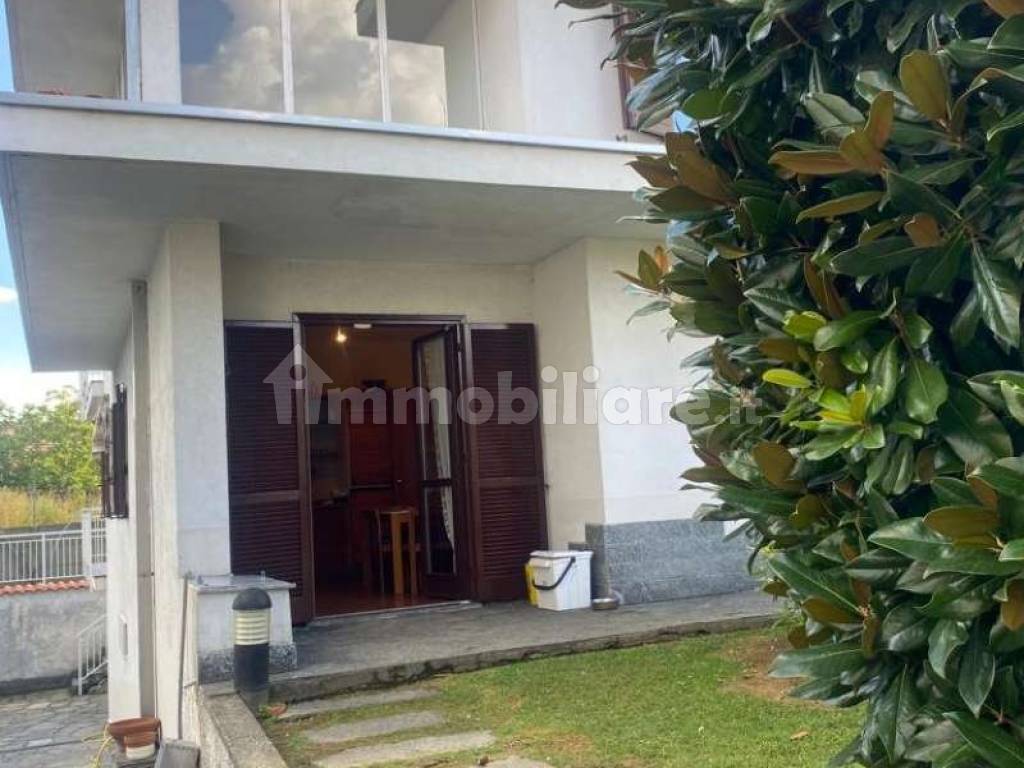 Vendita Villa bifamiliare Galliate. Ottimo stato, posto auto, con ...