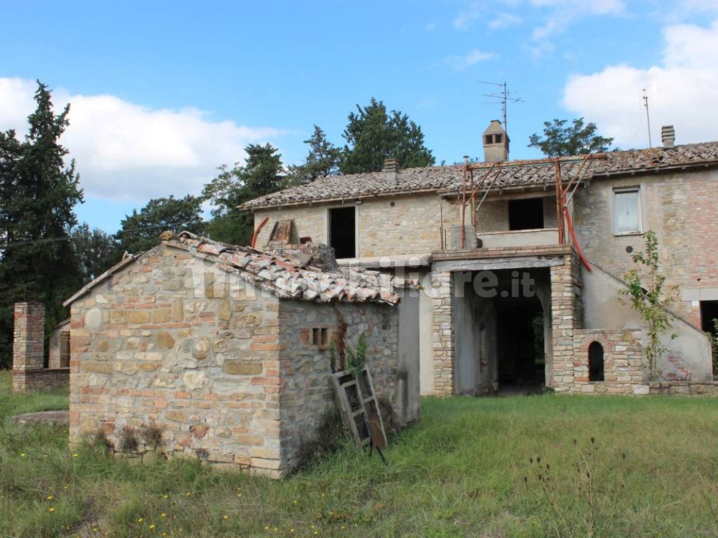Vendita Casale in Strada Tiberina Nord, 199 Perugia. Da ristrutturare ...