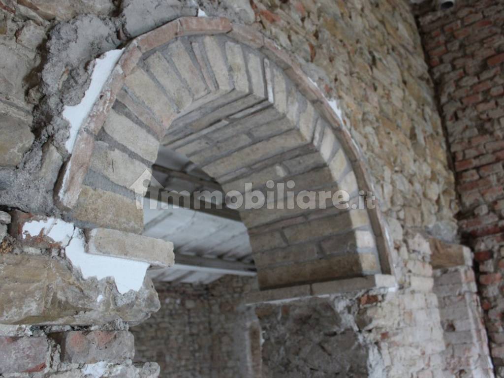 Vendita Casale in Strada Tiberina Nord, 199 Perugia. Da ristrutturare ...