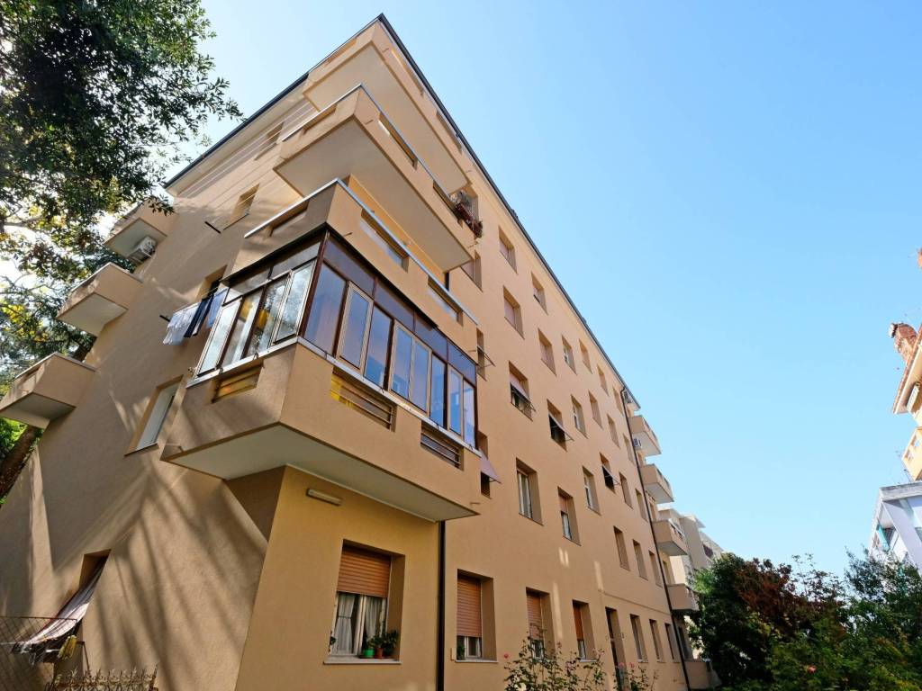 Vendita Appartamento Trieste. Trilocale in via Antonio Baiamonti 27. Buono stato, terzo piano ...