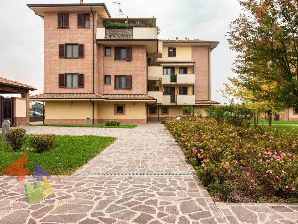 Vendita Appartamento Casarile. Trilocale in via Don Angelo Grossi ...