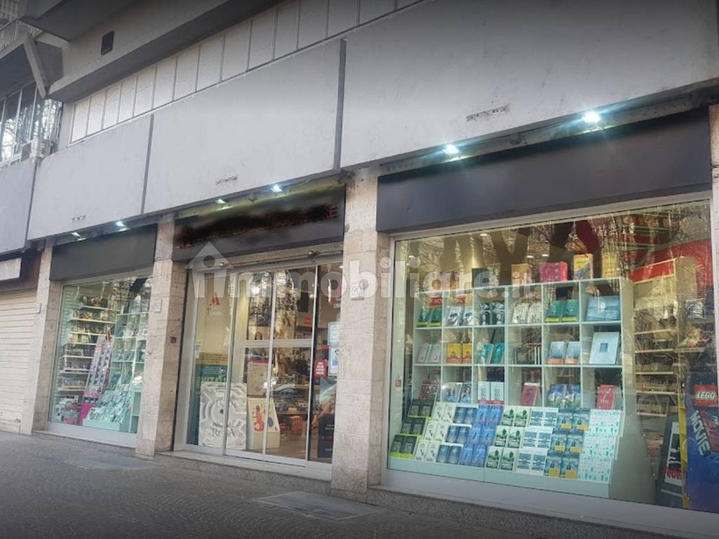 Negozio di articoli da regalo, Roma, Rif. 106611005 - Immobiliare.it