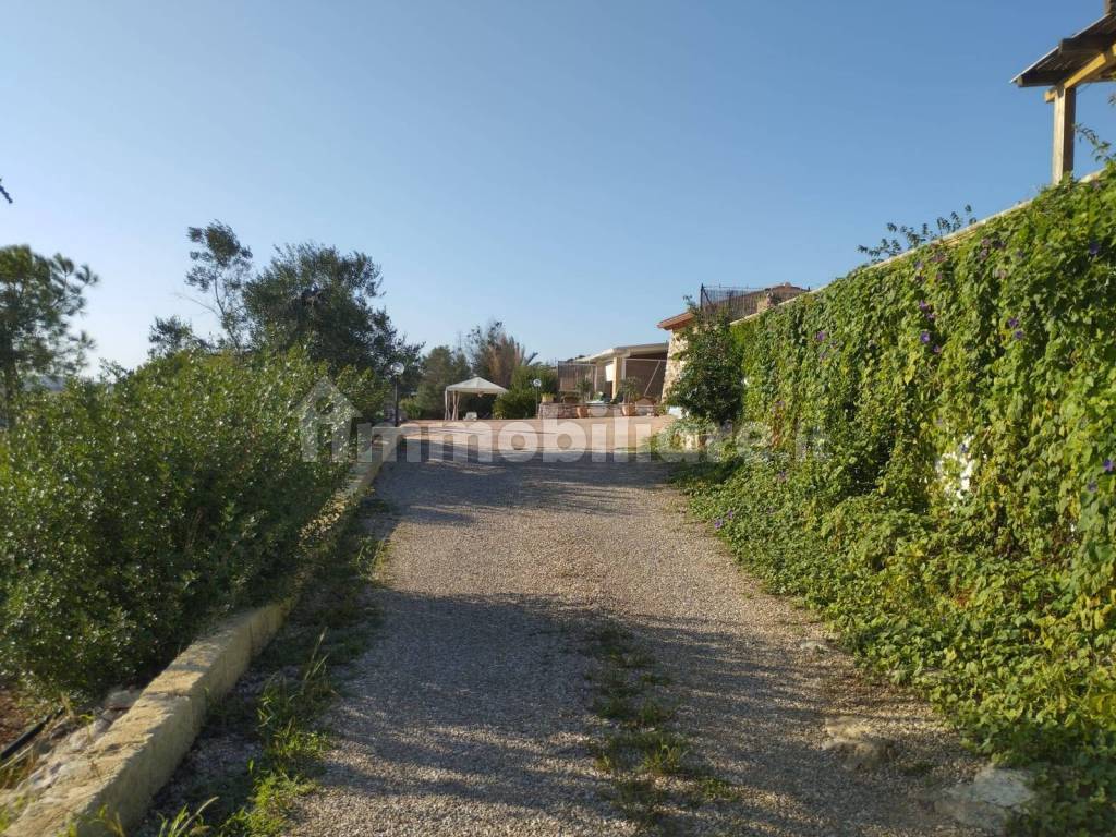 Vendita Villa plurifamiliare in Strada Vicinale Pescoluse Salve. Ottimo ...