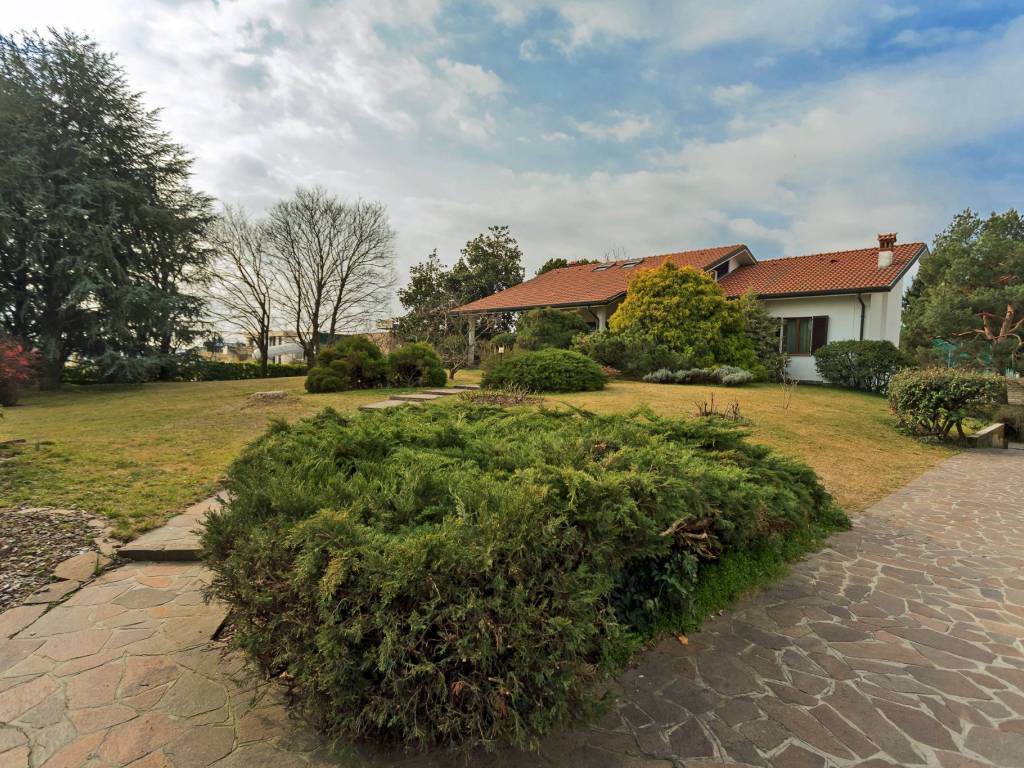 Vendita Villa unifamiliare in via Dante Alighieri 36 Cornate d'Adda ...