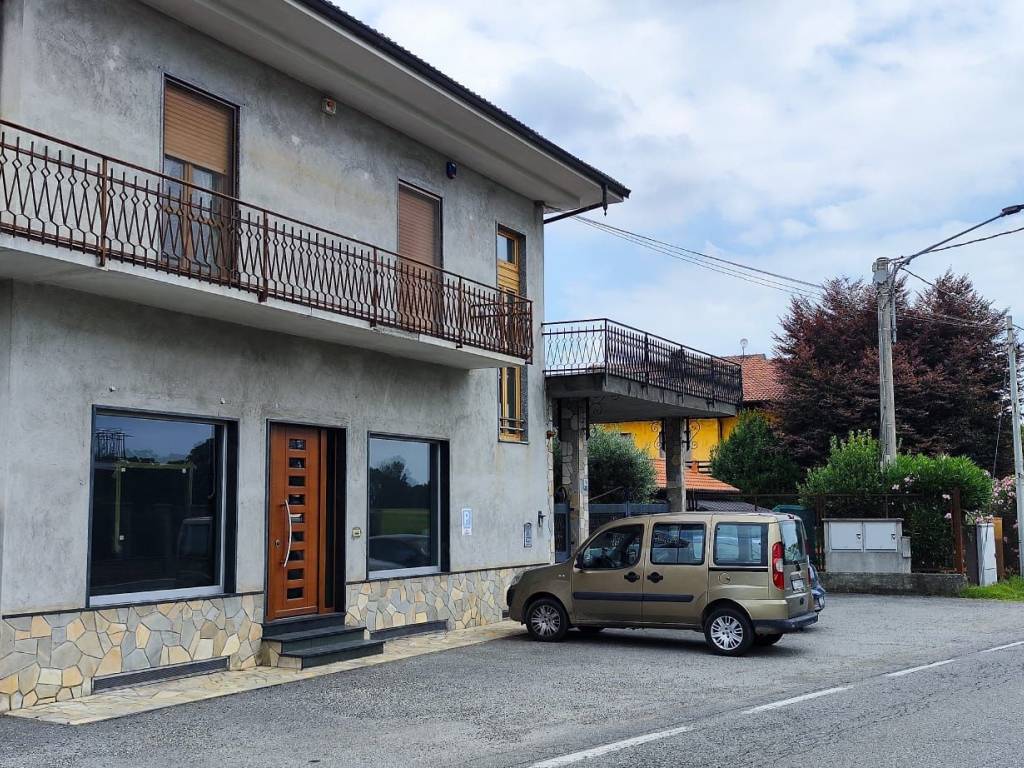 Locale commerciale Strada Corio 136, San Carlo Canavese, Rif. 106719293 ...