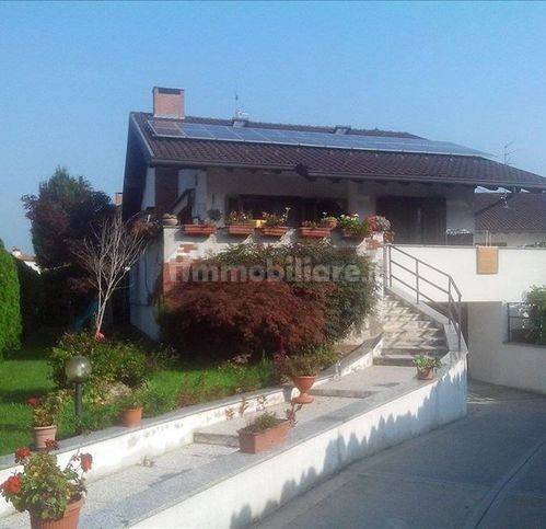 Vendita Villa unifamiliare in Strada Vecchia Di Galliate Mortara. Buono ...