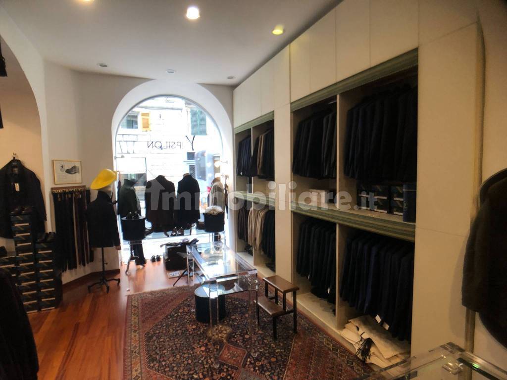 Negozio di abbigliamento via Roma, Genova, Rif. 106739357 - Immobiliare.it