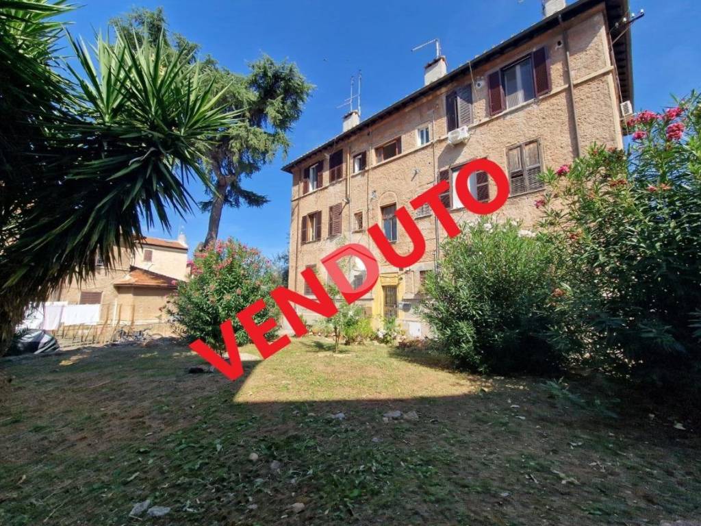 Vendita Appartamento Roma. Monolocale in piazza Edoardo Masdea. Buono ...