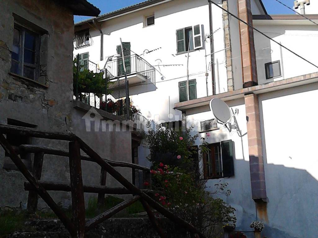 Affitto Appartamento Rovegno. Quadrilocale in frazione Casanova. Buono ...