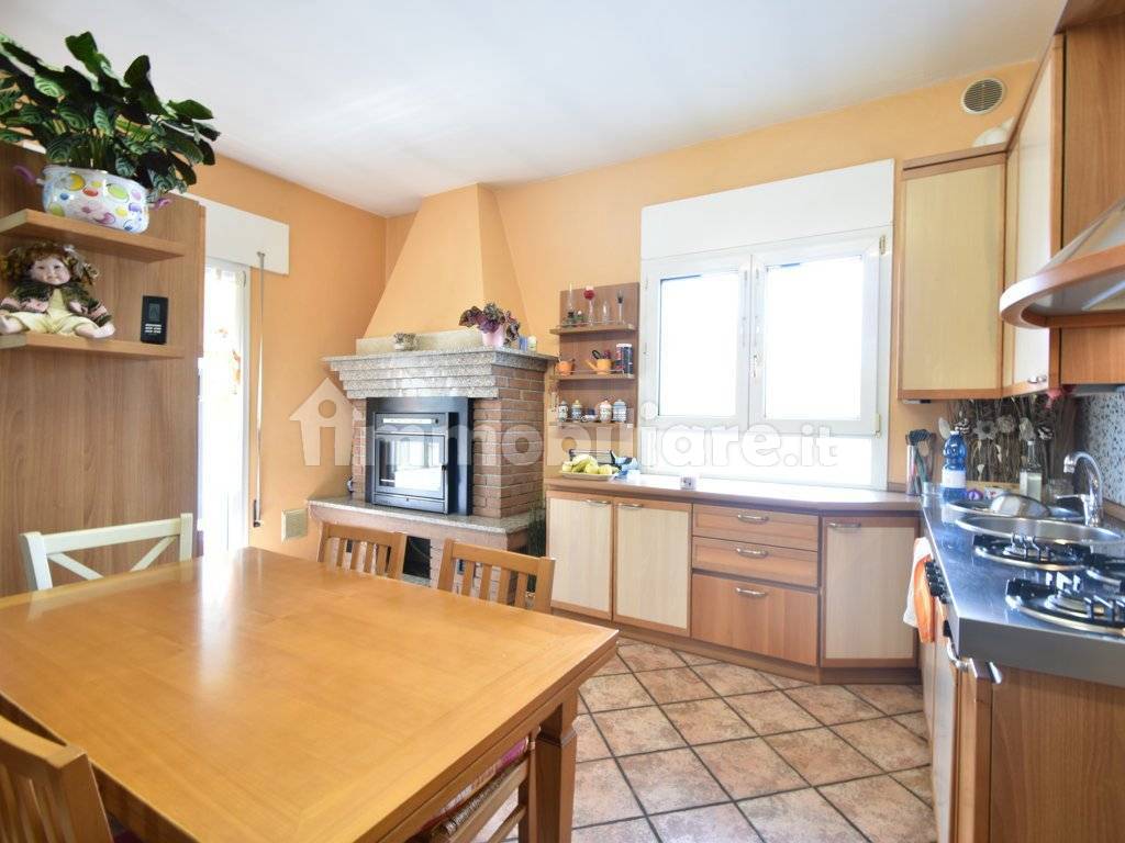 Vendita Appartamento Creazzo. Bilocale in via Francesco Petrarca. Buono ...