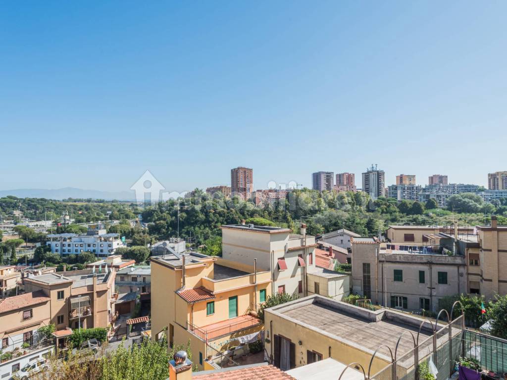Vendita Appartamento Roma. Trilocale in salita di Castel Giubileo ...