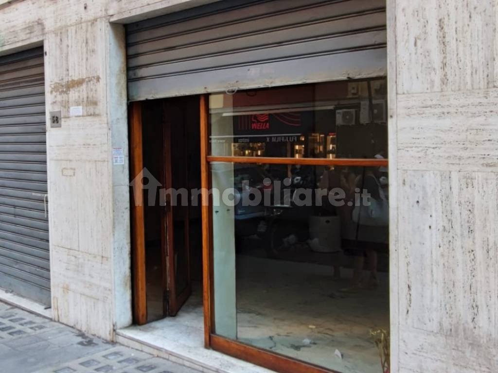 Locale commerciale via Ferdinando del Carretto, Napoli, Rif. 106784655 ...
