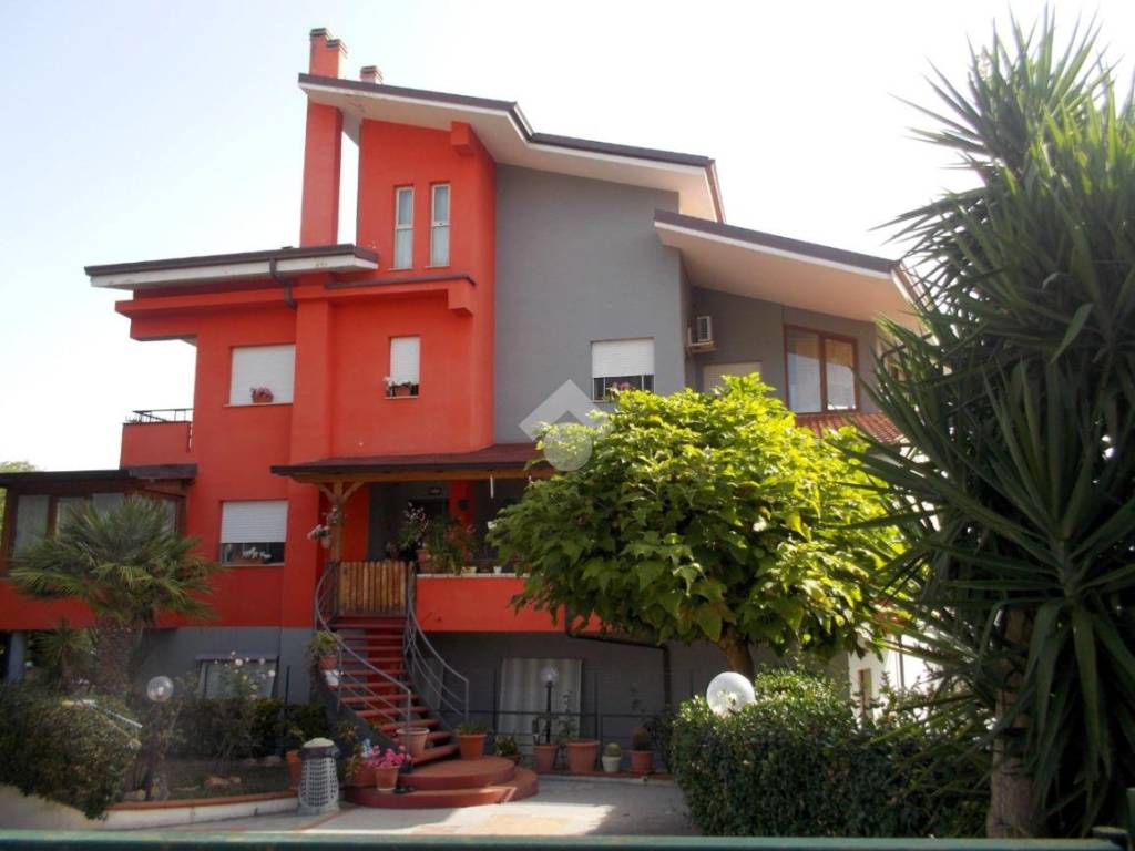 Vendita Villa bifamiliare in via Mario Dodaro 10 Castrolibero. Buono ...