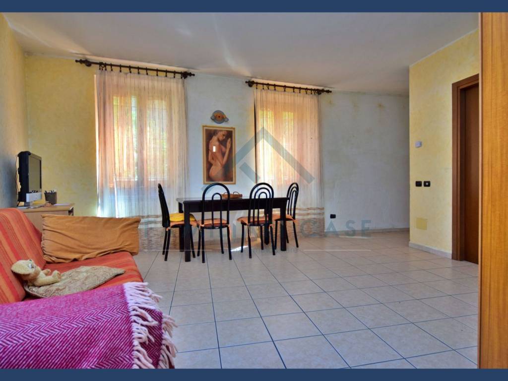Vendita Appartamento Buguggiate. Monolocale in Trieste San c. Buono ...