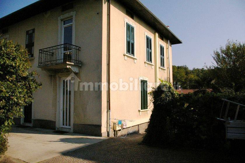 Palazzo - Edificio via Lunga 1, Gemonio, Rif. 106828479 - Immobiliare.it