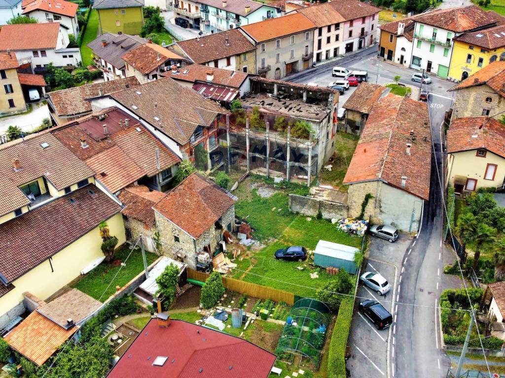 Vendita Rustico Casazza. Da ristrutturare, 2050 m², rif. 106875843