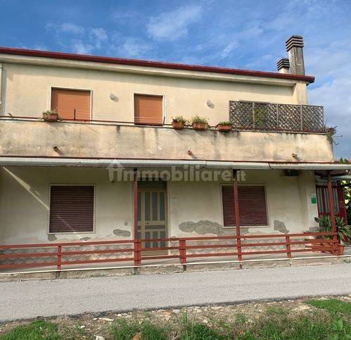 Quadrilocale via Dei Pini 6, Capaccio Paestum