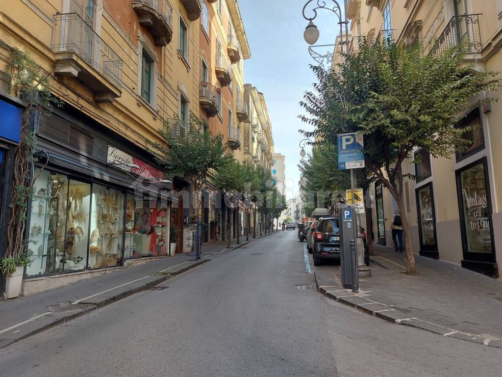 Locale commerciale via Francesco Paolo Volpe 31, Salerno, Rif ...