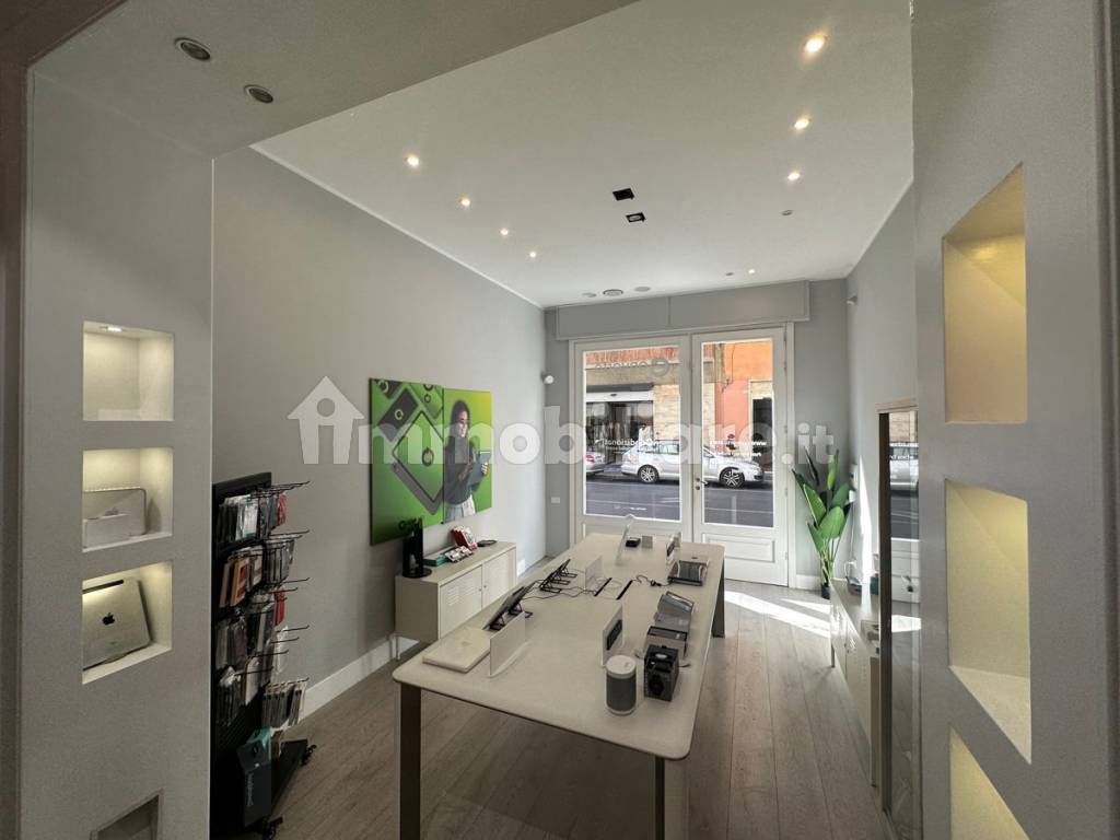 Locale commerciale Locale negozio via Barberini, 11, Terni, Rif ...