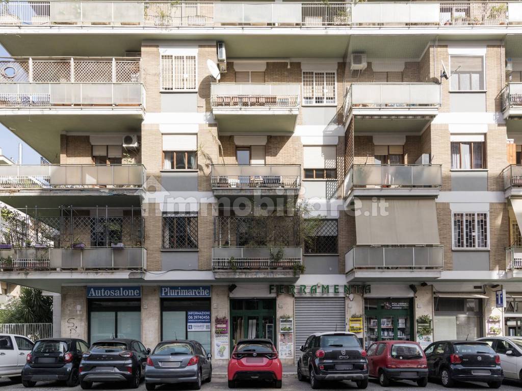 Locale commerciale via Innocenzo XI 57, Roma, Rif. 106952489 ...