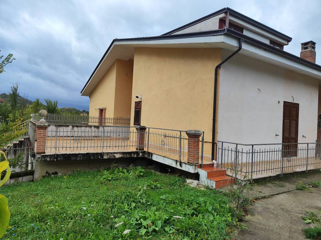 Affitto Villa unifamiliare in Contrada Ramiera San Potito Ultra. Ottimo ...