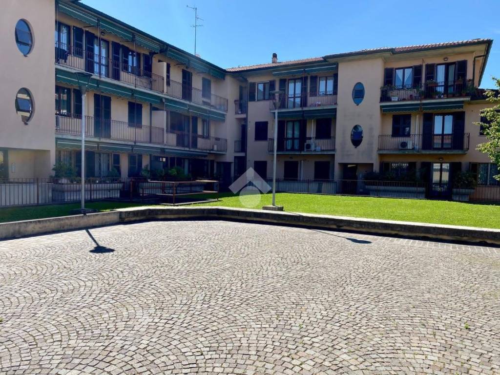 Vendita Appartamento Pessano con Bornago. Trilocale in via Martiri ...