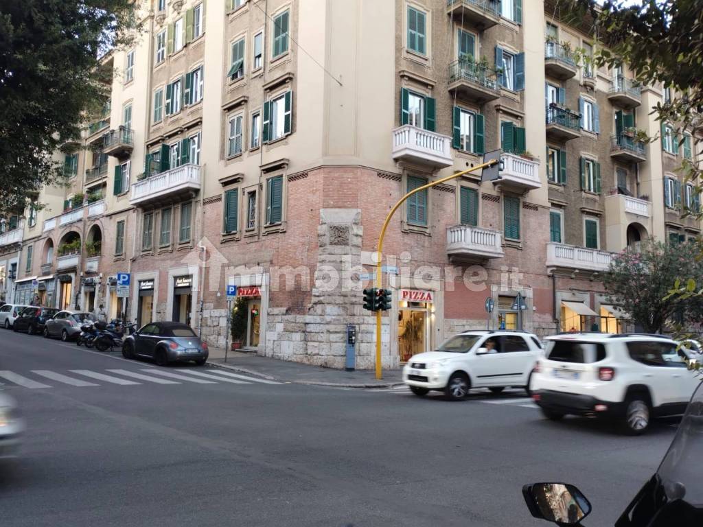 Rosticceria - Pizza al taglio via Sebino 1, Roma, Rif. 106967511 ...