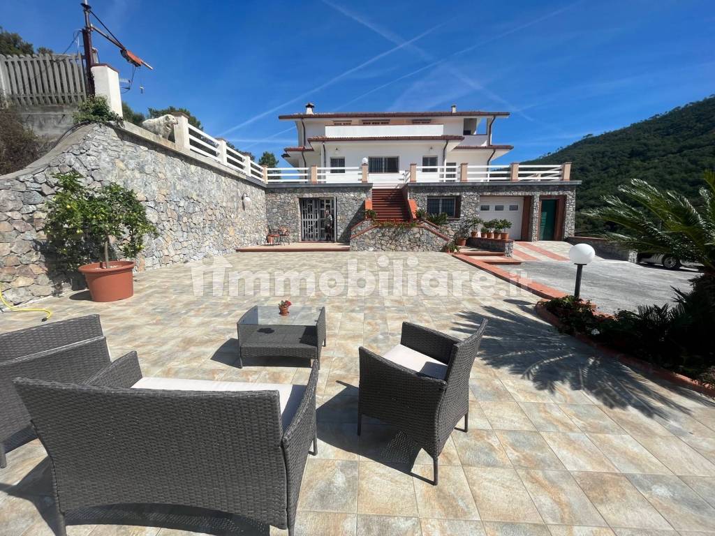 Vendita Villa unifamiliare in via dei Quarzi Loano. Ottimo stato, posto ...