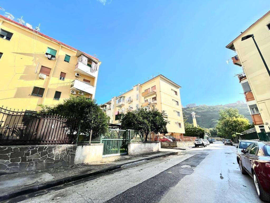 Vendita Appartamento Napoli. Trilocale in via Carnaro. Buono stato ...