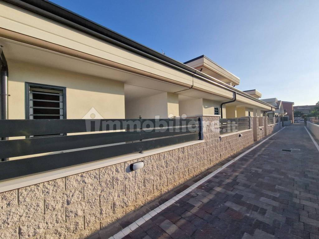 Vendita Villa bifamiliare in via Marcandreola 31R Ciampino. Nuova, posto auto, con terrazza ...