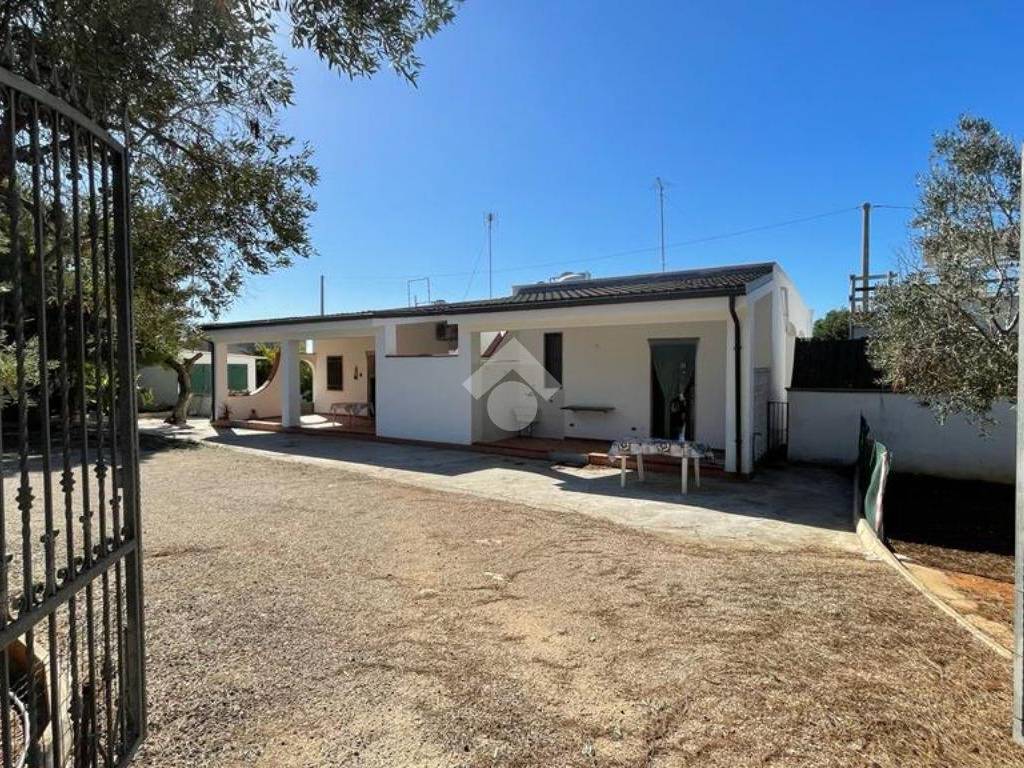 Vendita Villa unifamiliare in Contrada occhichiuso Racale. Buono stato ...