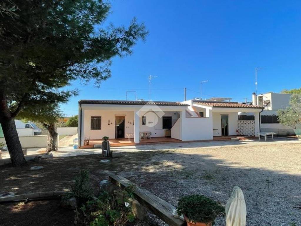 Vendita Villa unifamiliare in Contrada occhichiuso Racale. Buono stato ...