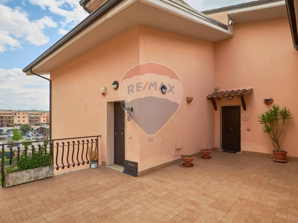 Vendita Appartamento Fonte Nuova. Trilocale in via Palombarese 9B ...