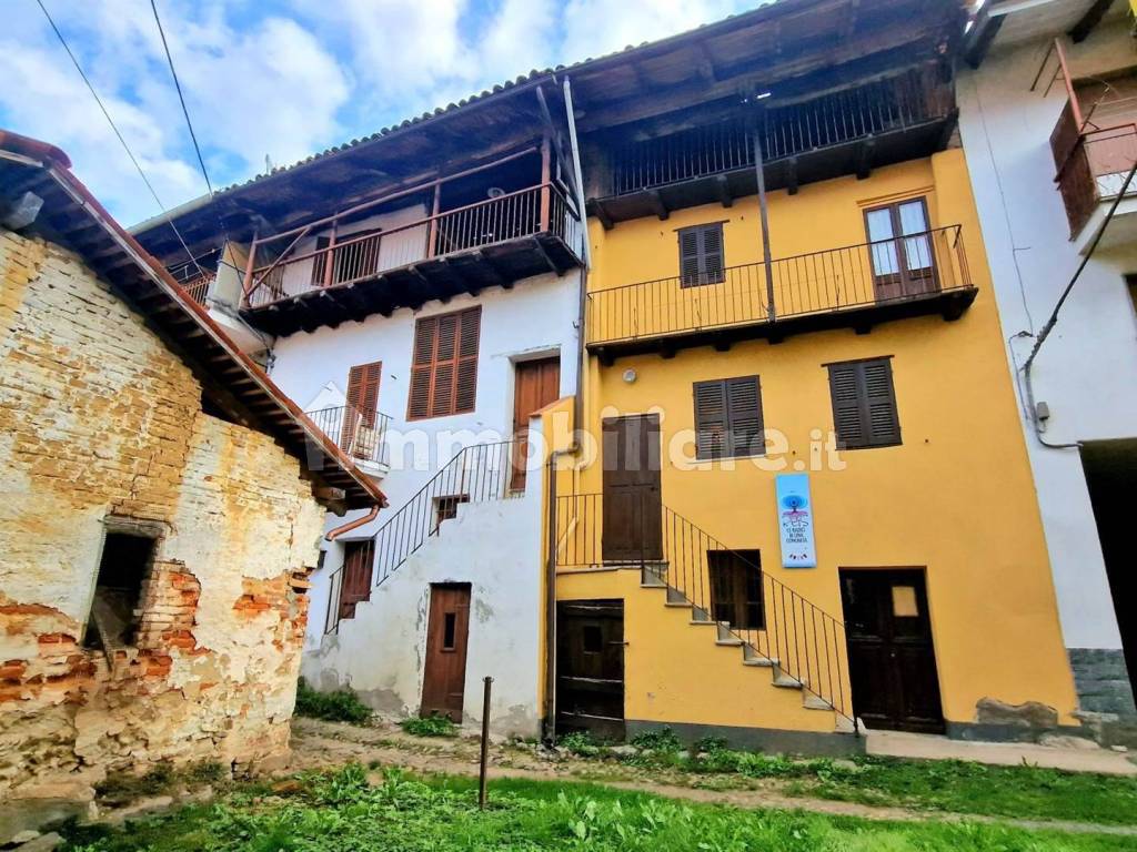 Vendita Terratetto unifamiliare in via G.B. Maggia 99 Pettinengo. Buono ...