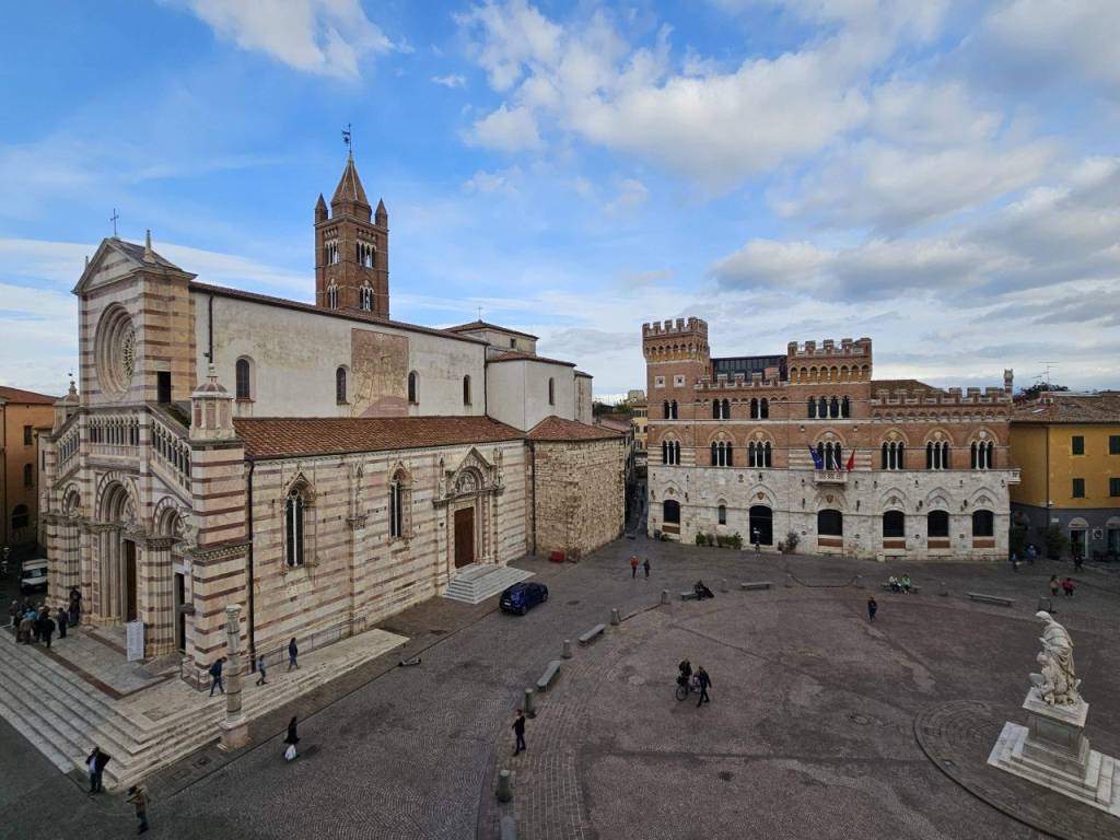 Vendita Appartamento in piazza Dante. Grosseto. Buono stato, terzo ...