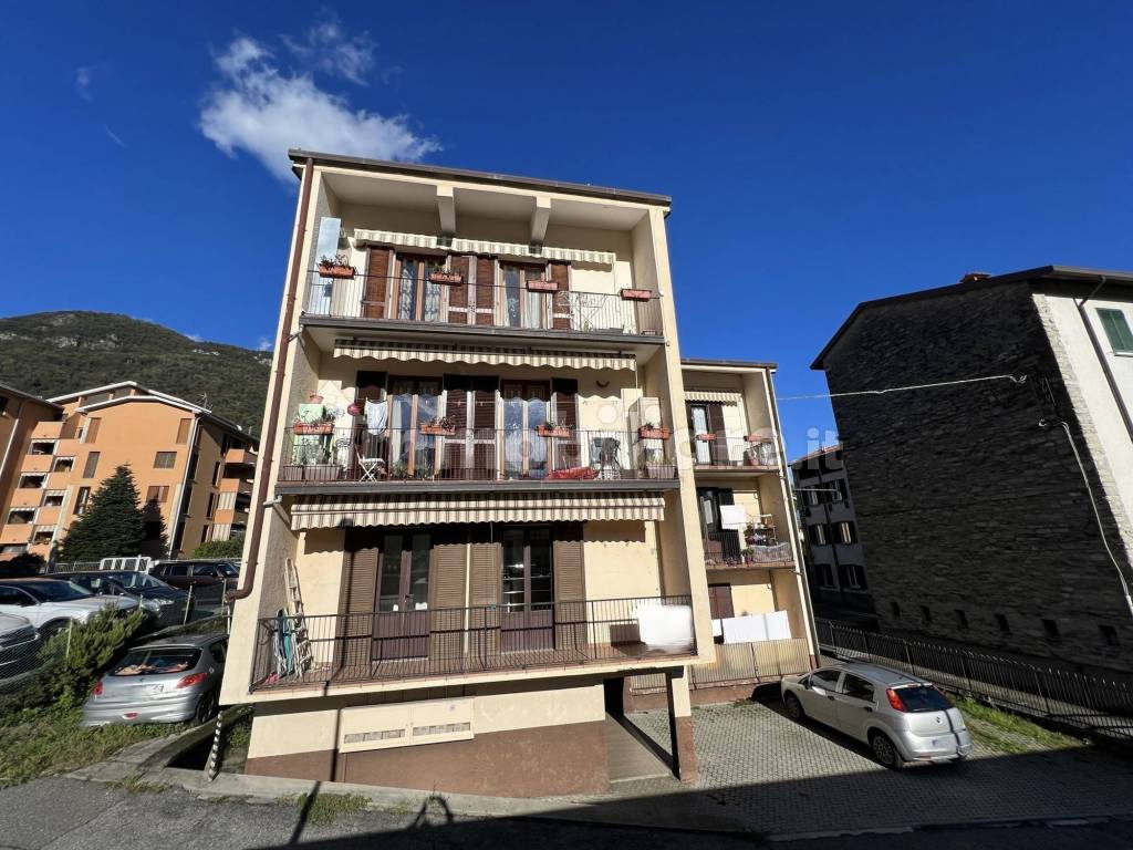 Vendita Appartamento Gravedona ed Uniti. Quadrilocale in via Rosa Gamba ...