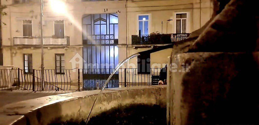 Quadrilocale via Andrea Sabatini 13, Centro Storico - Teatro Verdi, Salerno