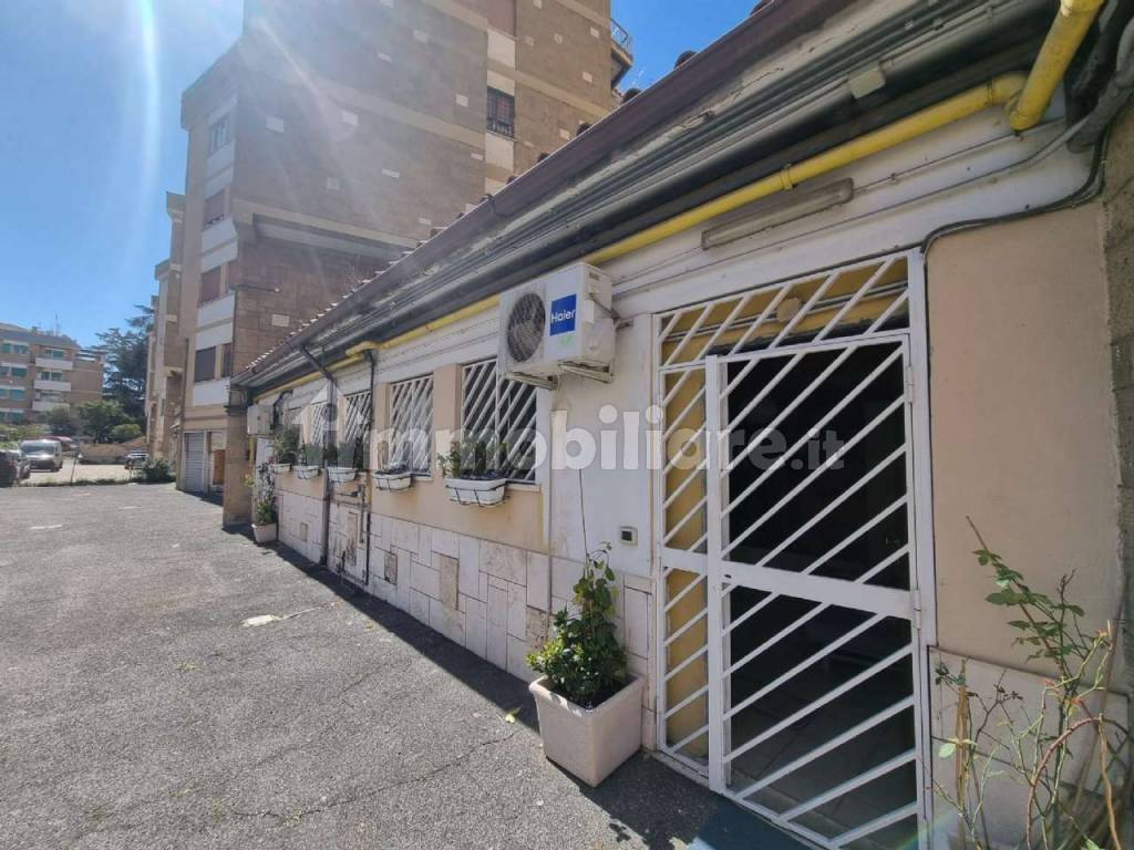 Vendita Appartamento Pomezia. Bilocale in via Roma. Buono stato, piano ...