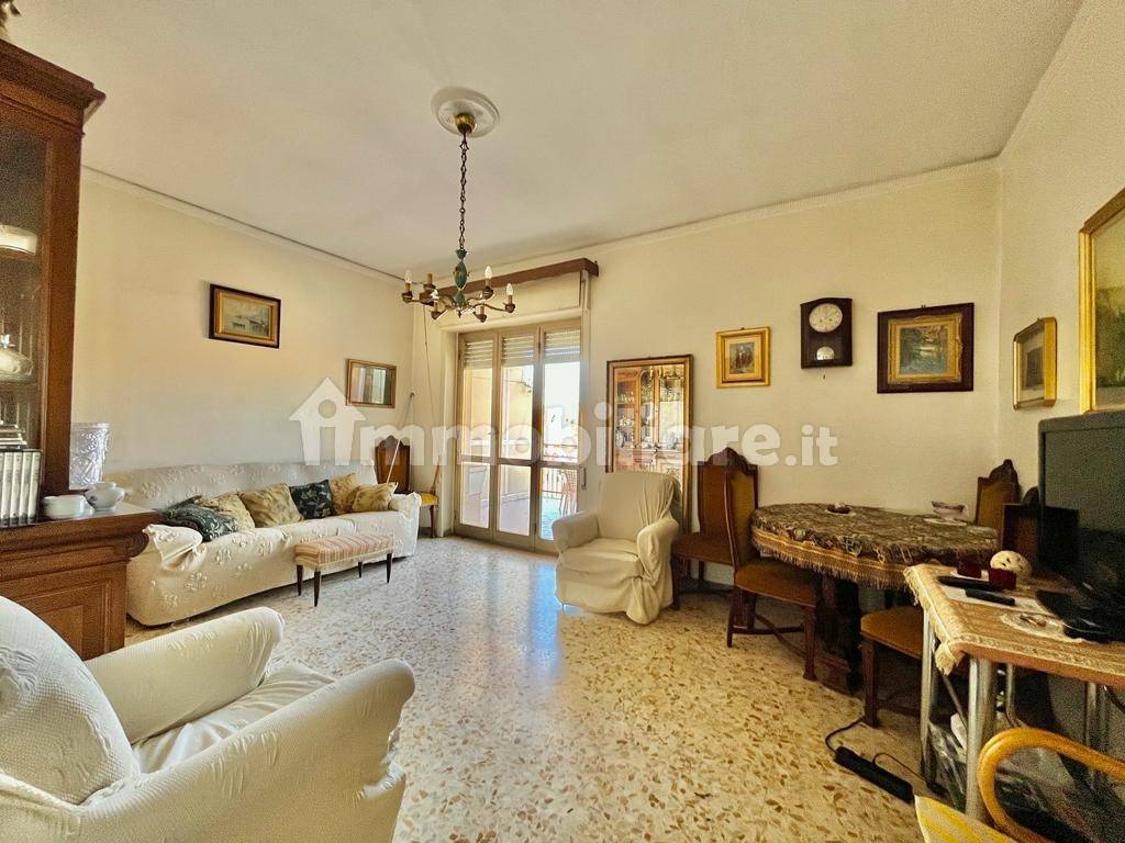 Vendita Appartamento Napoli. Quadrilocale in via Diomede Carafa 58. Da ...