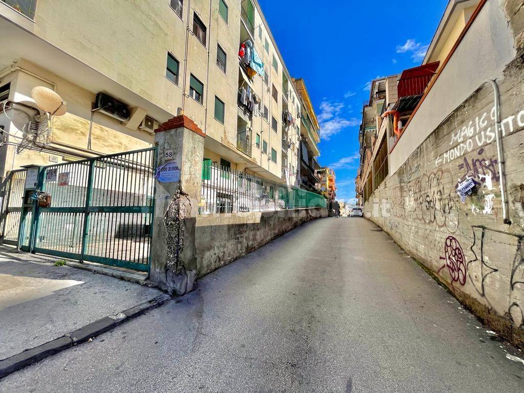 Vendita Appartamento Napoli. Quadrilocale in via Diomede Carafa 58. Da ...