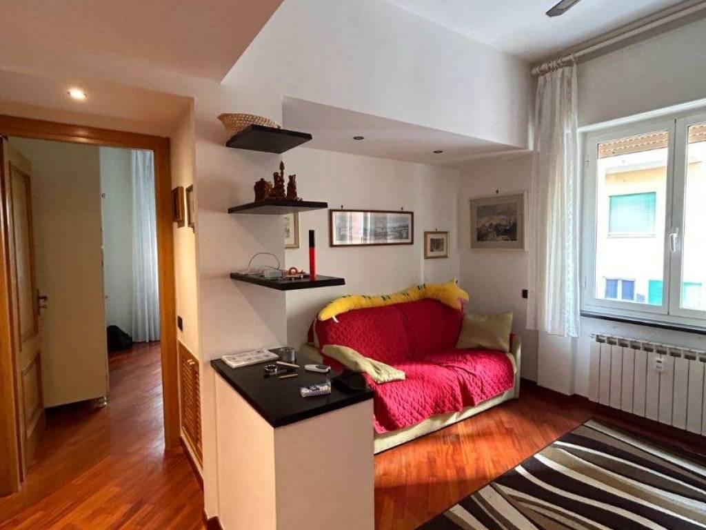 Affitto Appartamento Genova. Trilocale in piazza di Santa Maria. Buono ...