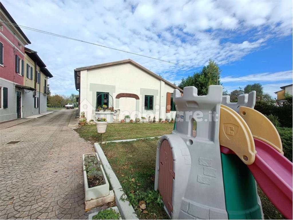 Vendita Villa bifamiliare in via 1 maggio, 1400 San Felice sul Panaro ...