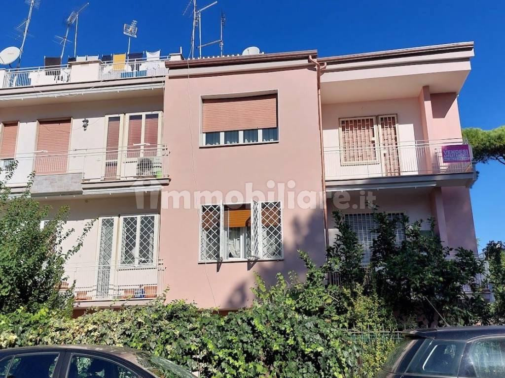 Vendita Appartamento Roma. Trilocale in via di San Tarcisio 100. Ottimo ...