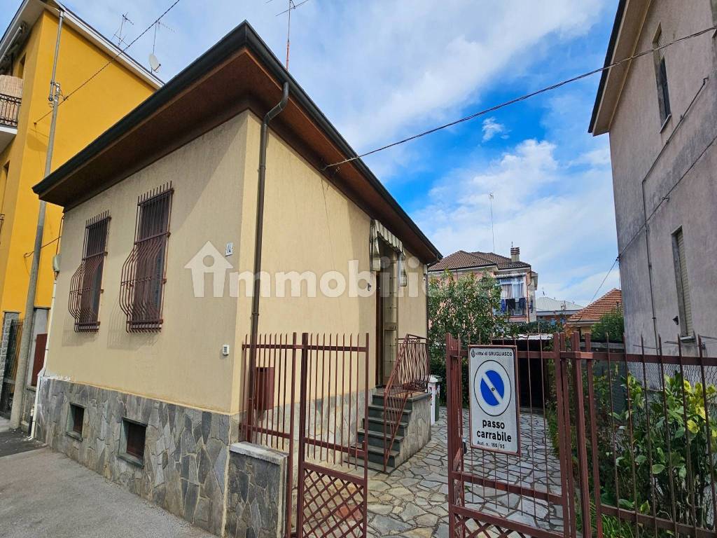 Vendita Villa unifamiliare in via Giotto 14 Grugliasco. Buono stato ...