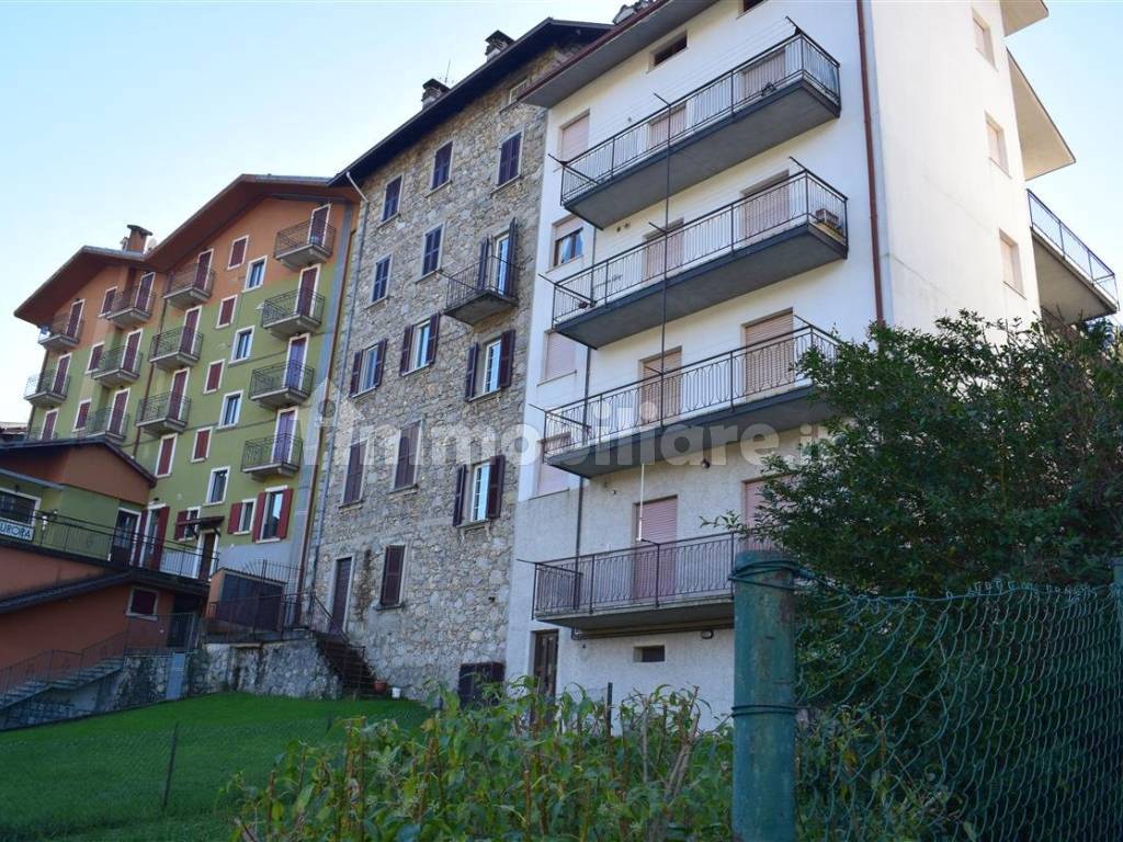 Sale Apartment Oltre il Colle. 4-room flat in via Roma. Good condition ...