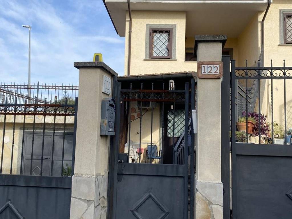 Vendita Villa a schiera in via Monte Cremasco Roma. Ottimo stato, posto ...
